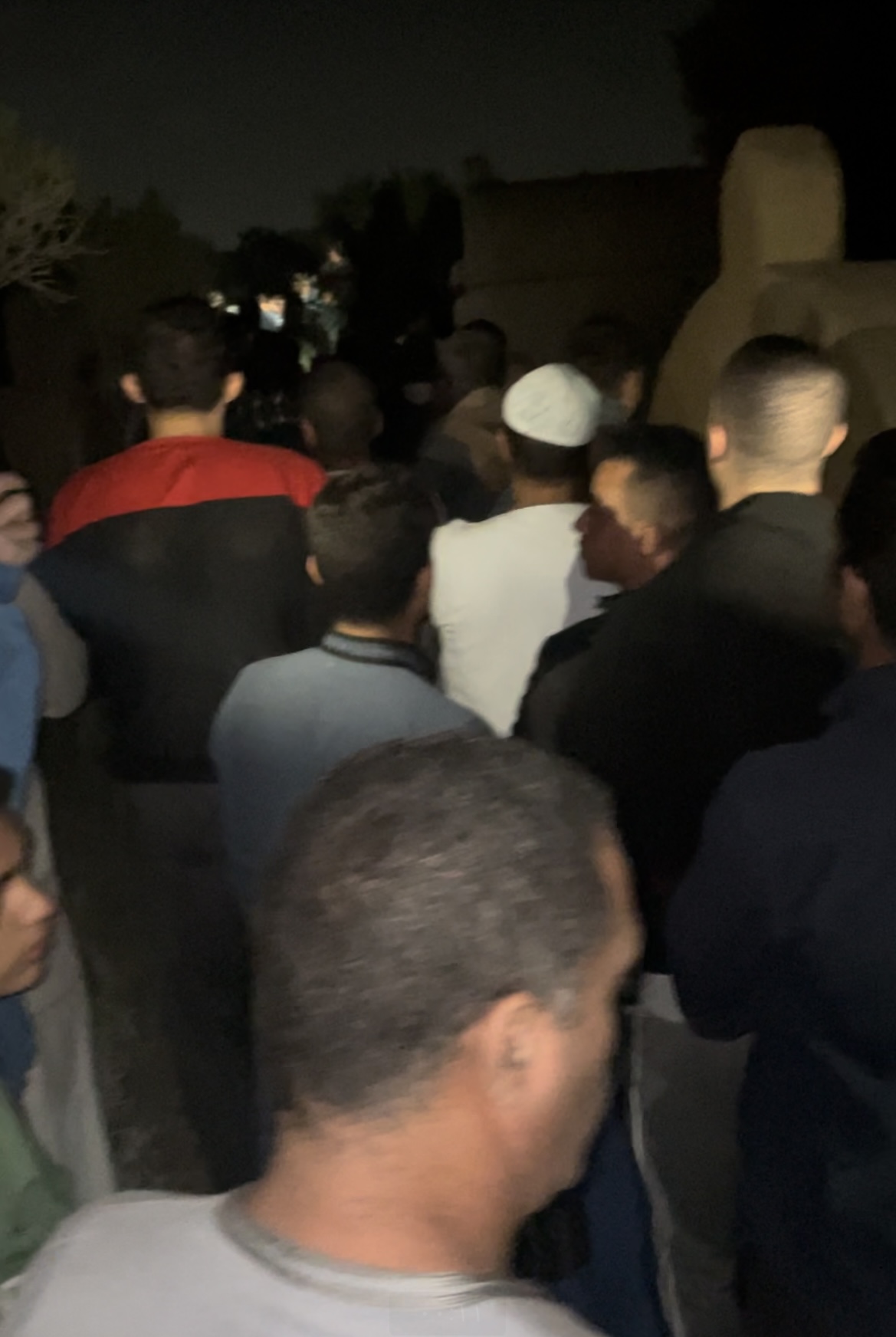 وحشية عاطل ينهي حياة زوجته أثناء صلاتها