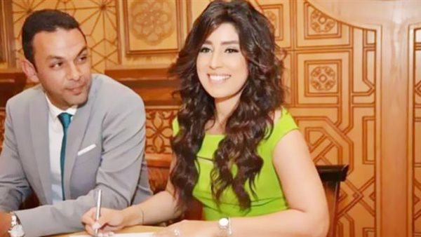 شاهد قبلة زوج آيتن عامر في عيد ميلادها