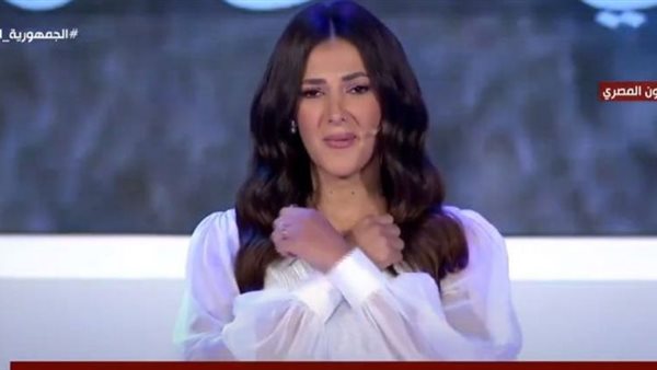شاهد الظهور الأول للفنانة دنيا سمير غانم بعد وفاة والديها باحتفالية