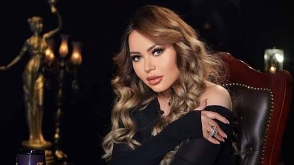 أسما إبراهيم تخطف الأنظار من داخل طائرة خاصة صور