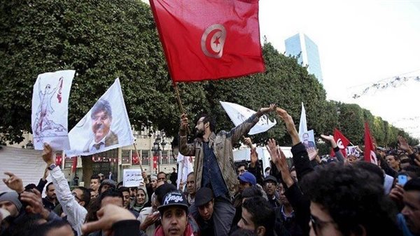 الاحتجاجات تتسع في تونس وسط مخاوف من ثورة جديدة