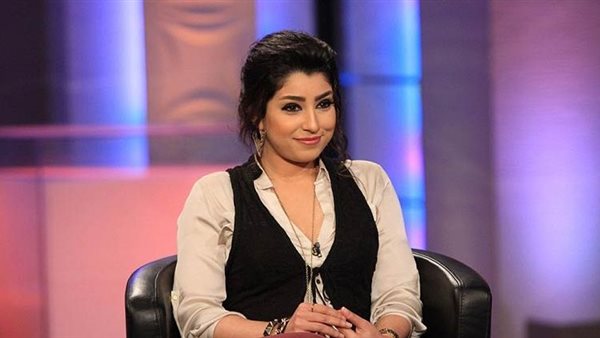 شاهد آيتن عامر تثير الجدل بـبنطلون مثير